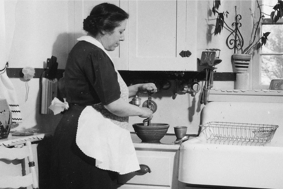 7 Kitchen Tools Everyone Owned in 1900 - History Facts